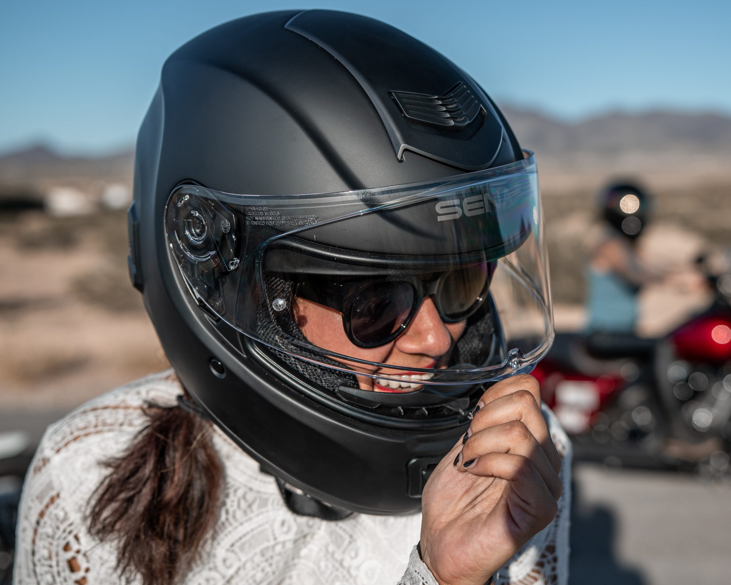 NYHET! Sena Momentum EVO med integrert Bluetooth og Mesh intercom ...