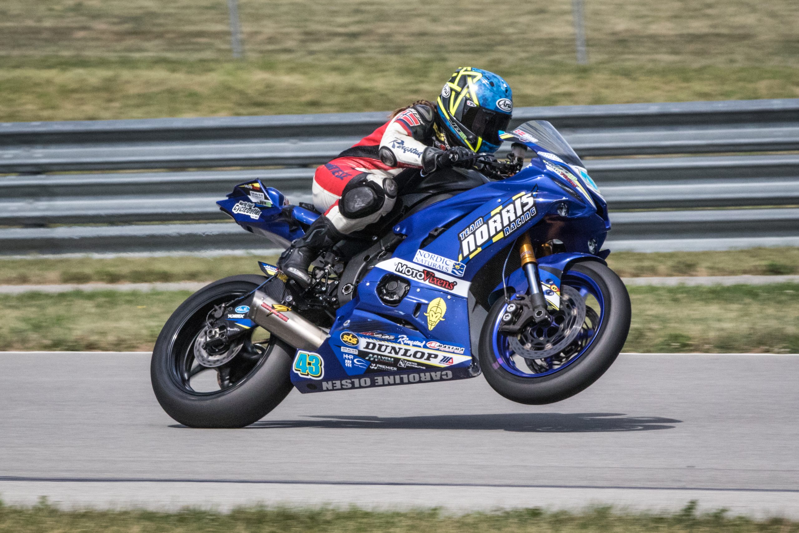 Caroline gir seg – Bike powered by Motorrad