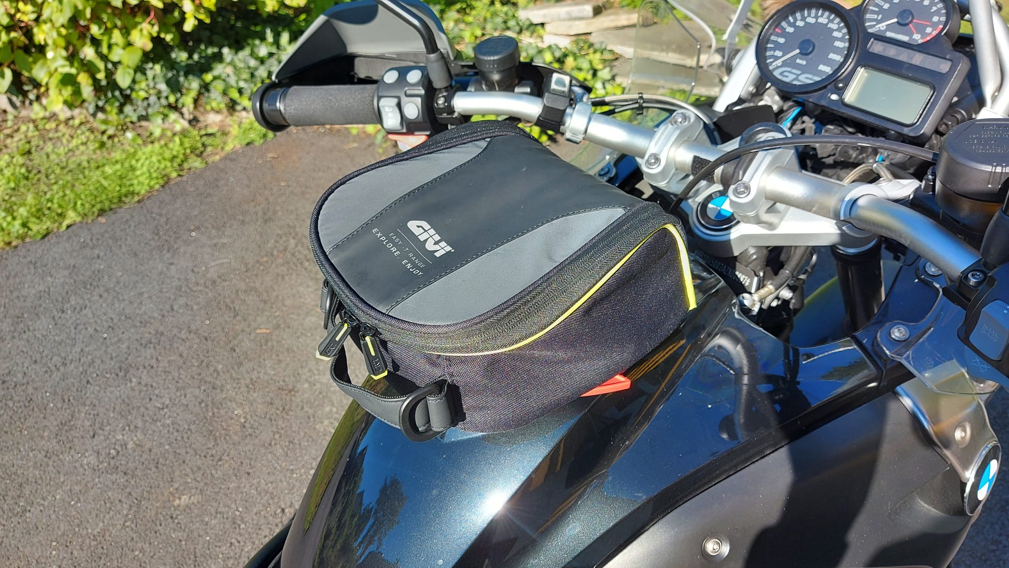 Givi 5 liter tankveske EA 144 Tanklock – Bike powered by Motorrad