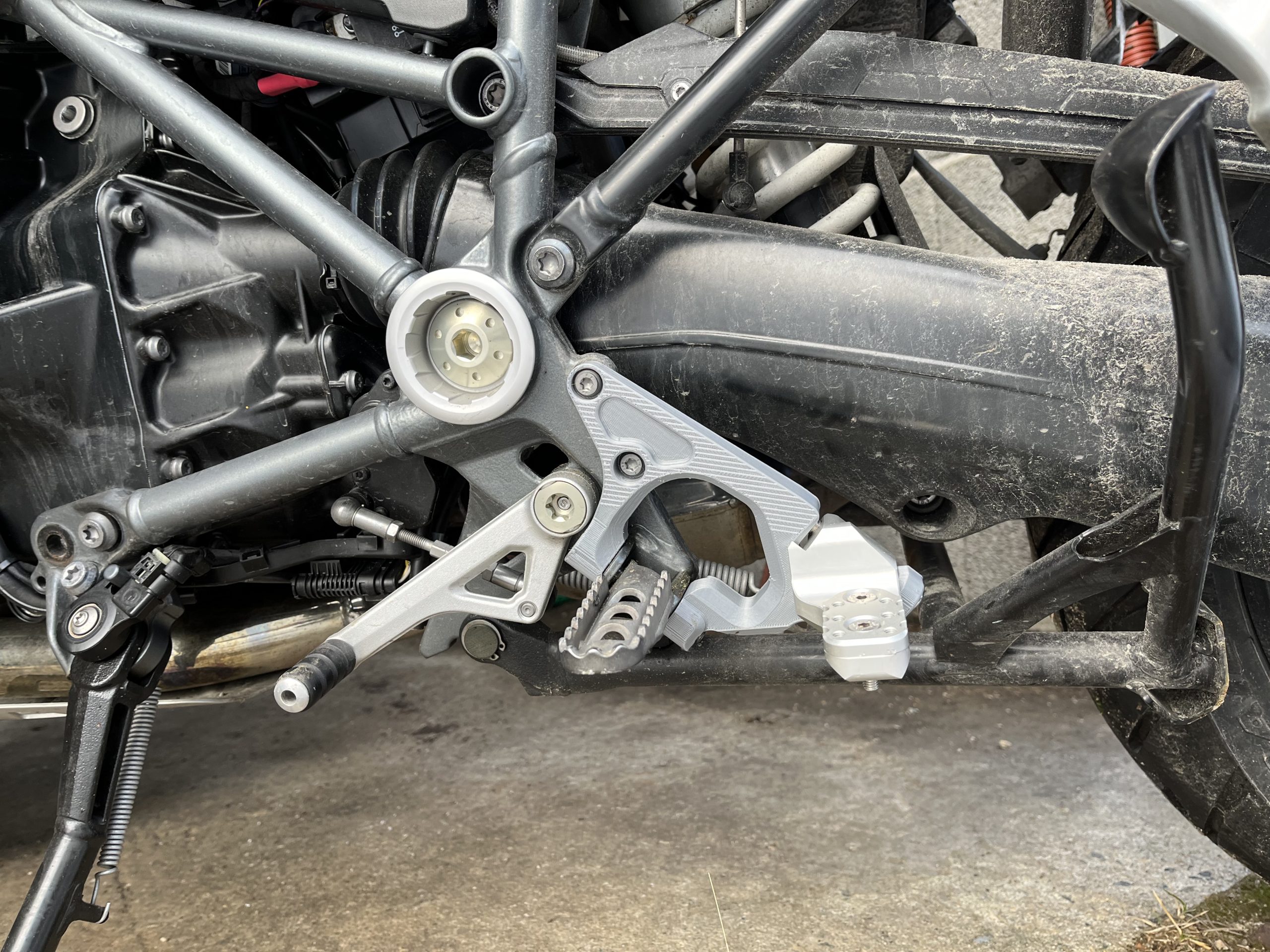 Nyutviklet TwinPegs-sett for BMW R1200/1250 GS/GSA! – Bike powered by ...