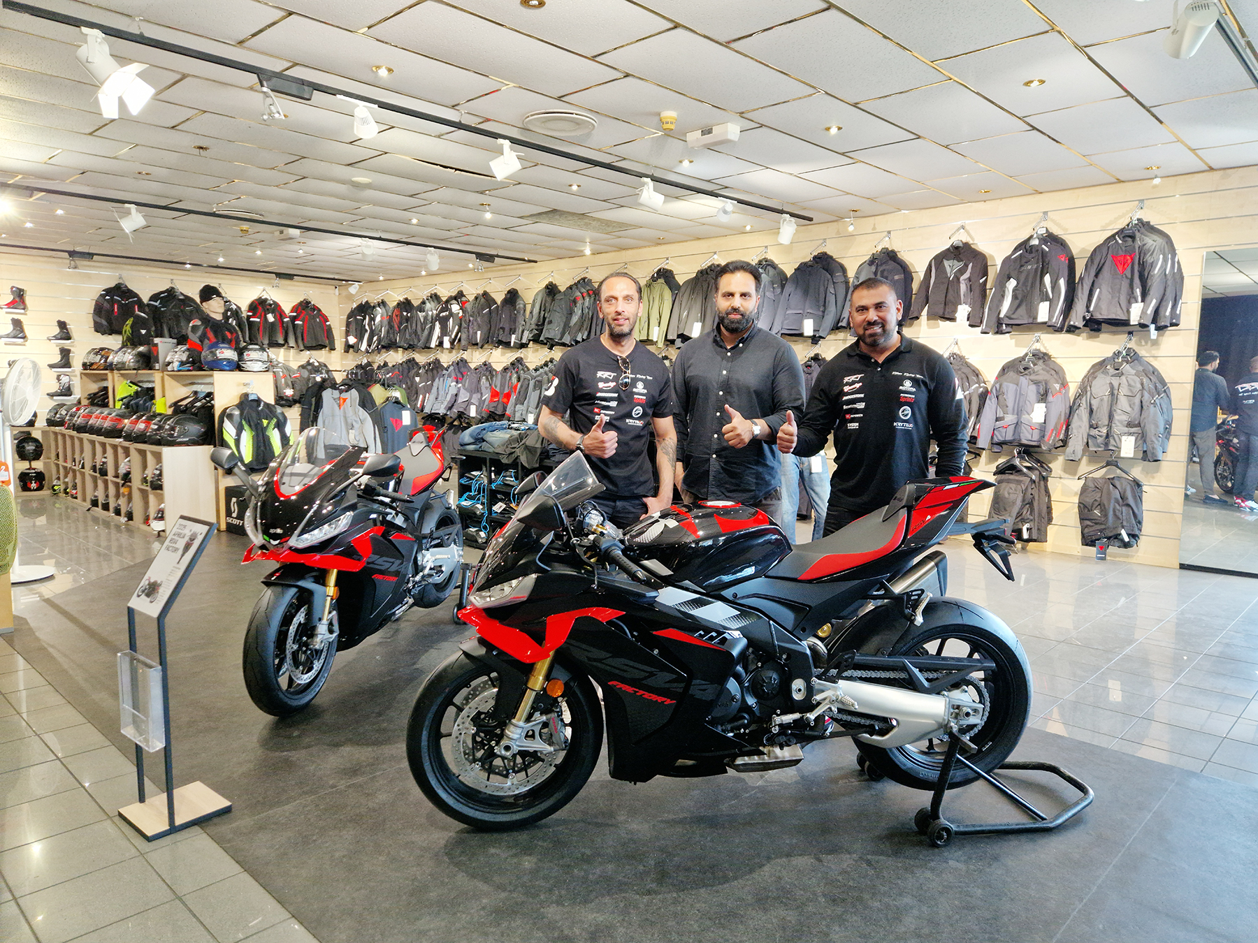 Verdens råeste serieproduserte MC, Aprilia RSV4 Factory, avduket hos MC ...